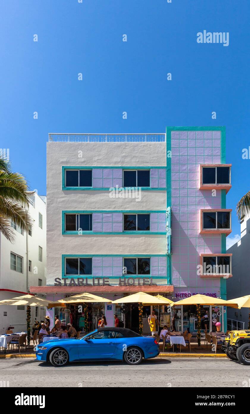 Low rise commercial building hi-res stock photography and images - Alamy