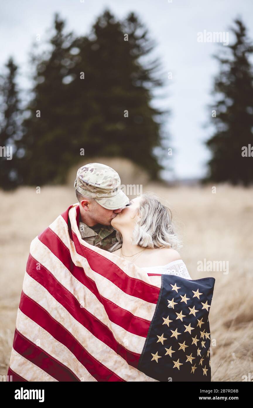 Soldier kissing hi-res stock photography and images - Alamy