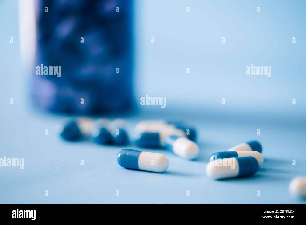 capsule tablets are scattered Stock Photo - Alamy