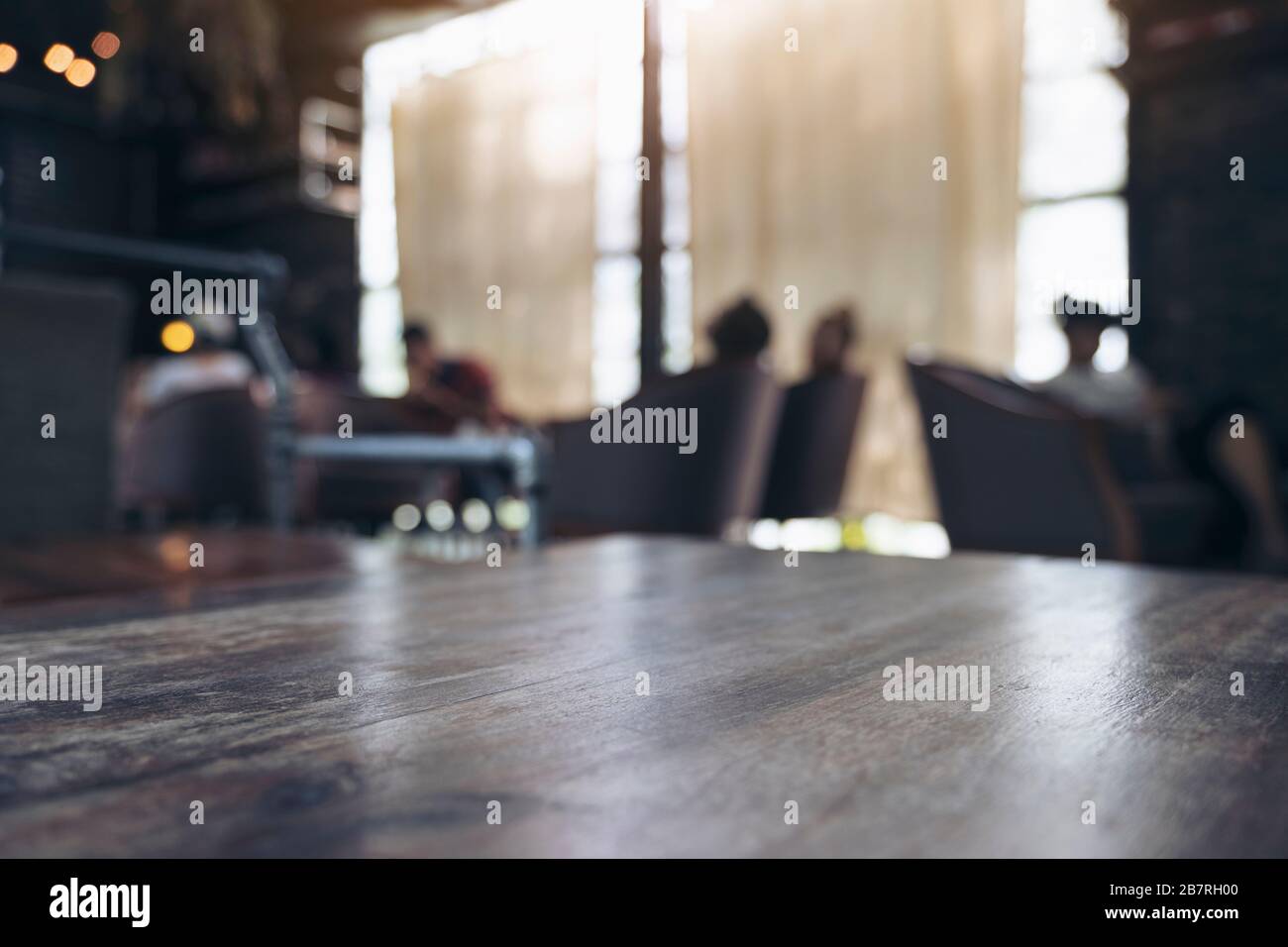 Dark blurry room with people hi-res stock photography and images - Alamy