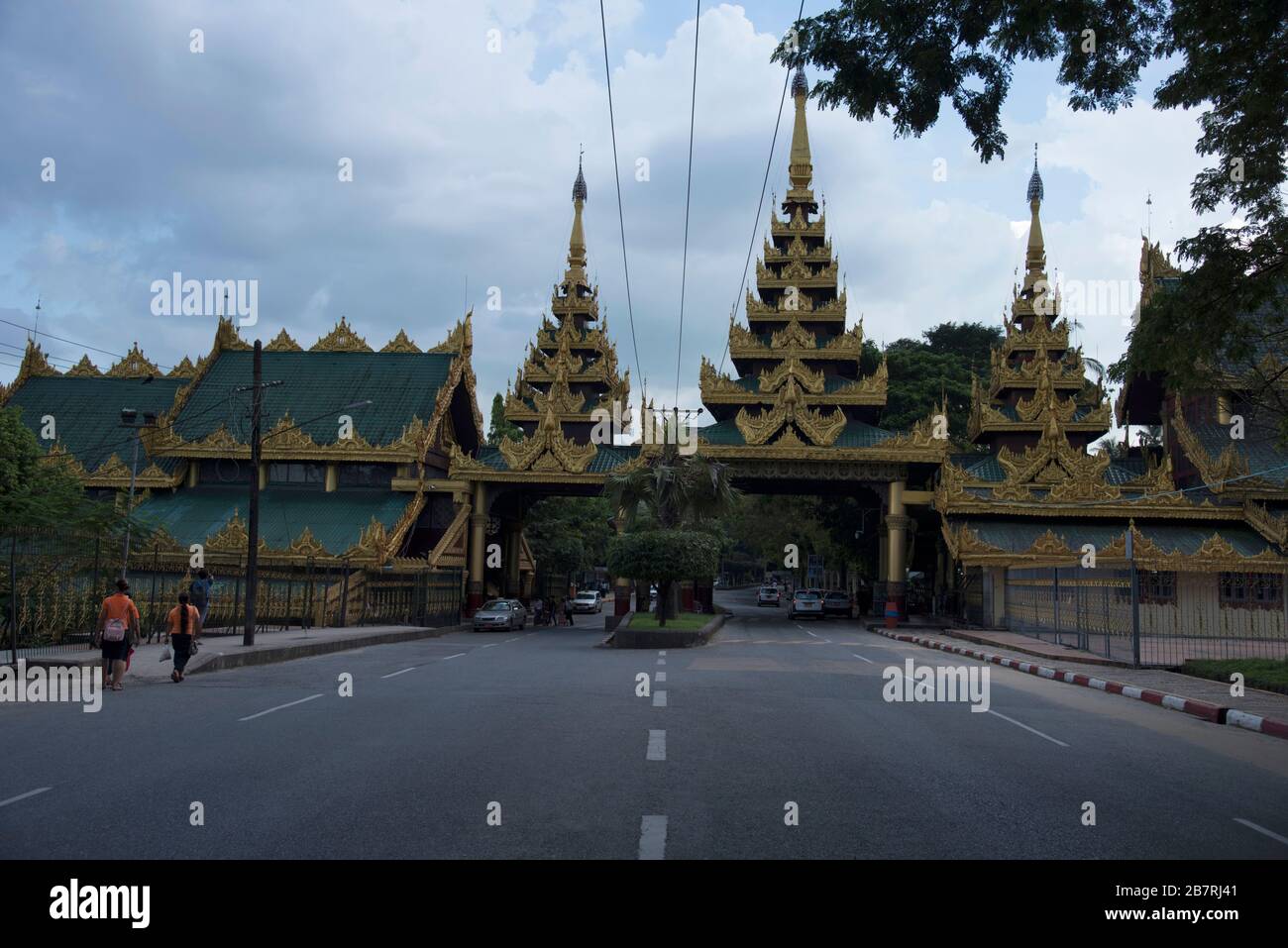Myanmar: Yangon, Shwedagon pagoda, Western Gateway Stock Photo - Alamy