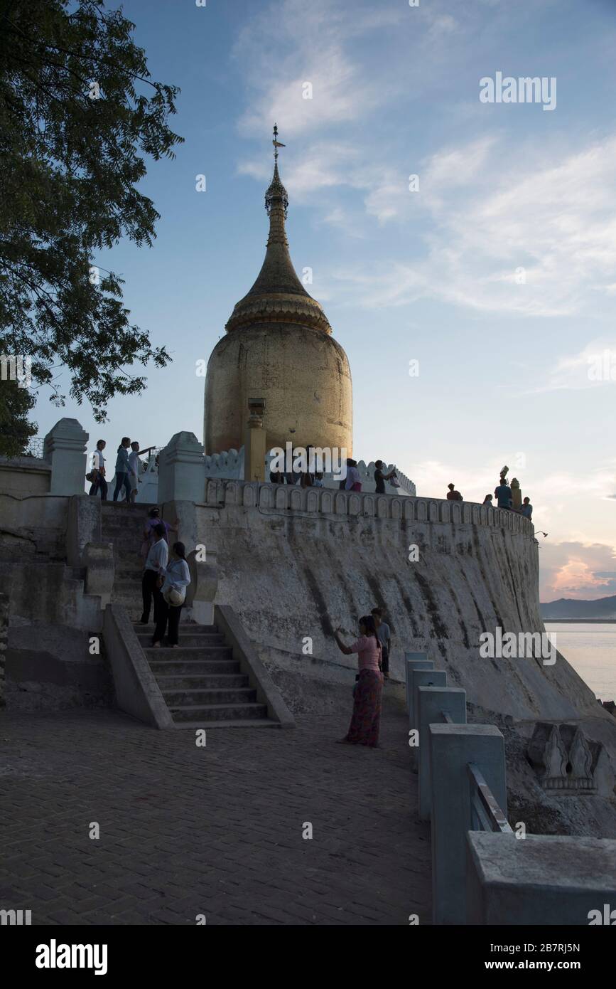 Asia myanmar bagan lion temple hi-res stock photography and images - Alamy