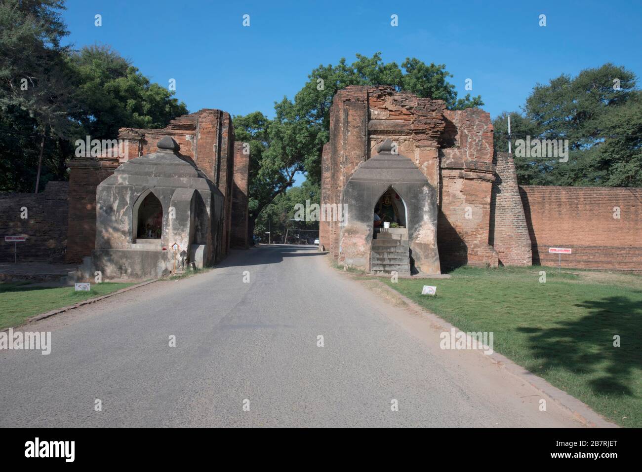General gates hi-res stock photography and images - Alamy