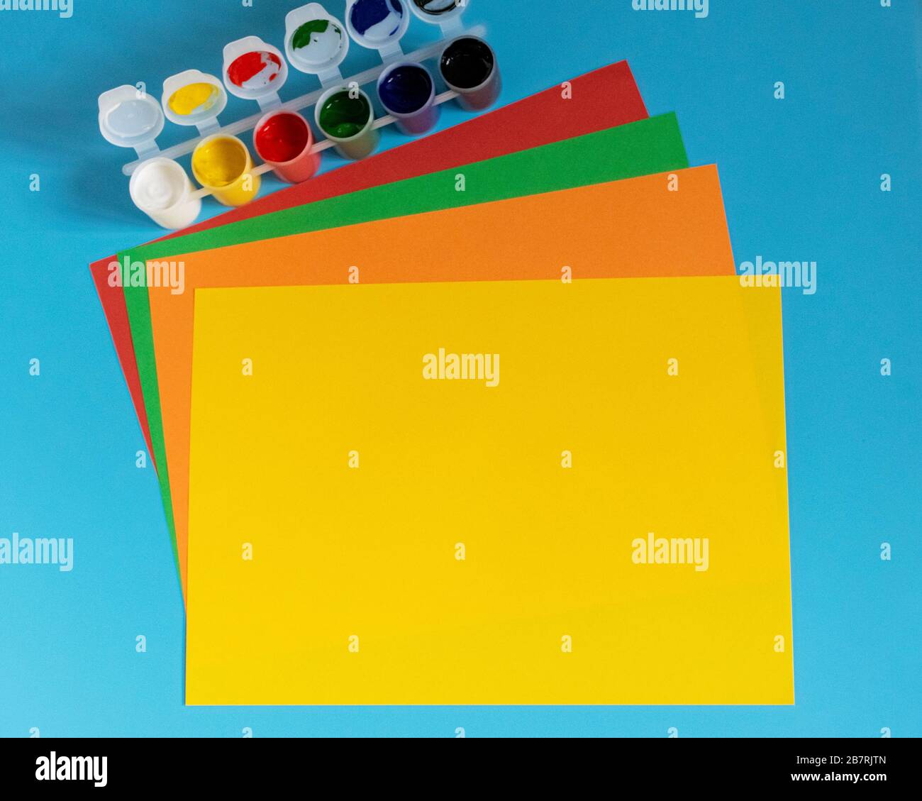 Red dividing line drawing hi-res stock photography and images - Alamy