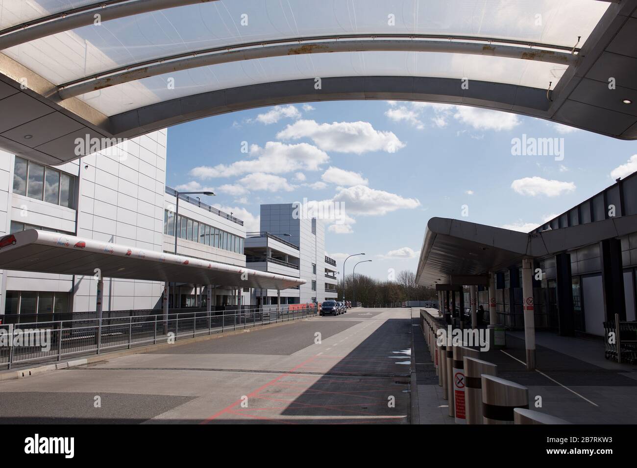 London airport design hi-res stock photography and images - Alamy