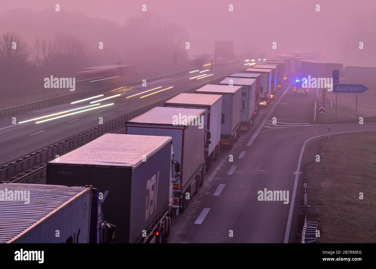 18 March 2020, Brandenburg, Frankfurt (Oder): Trucks are jammed in the ...