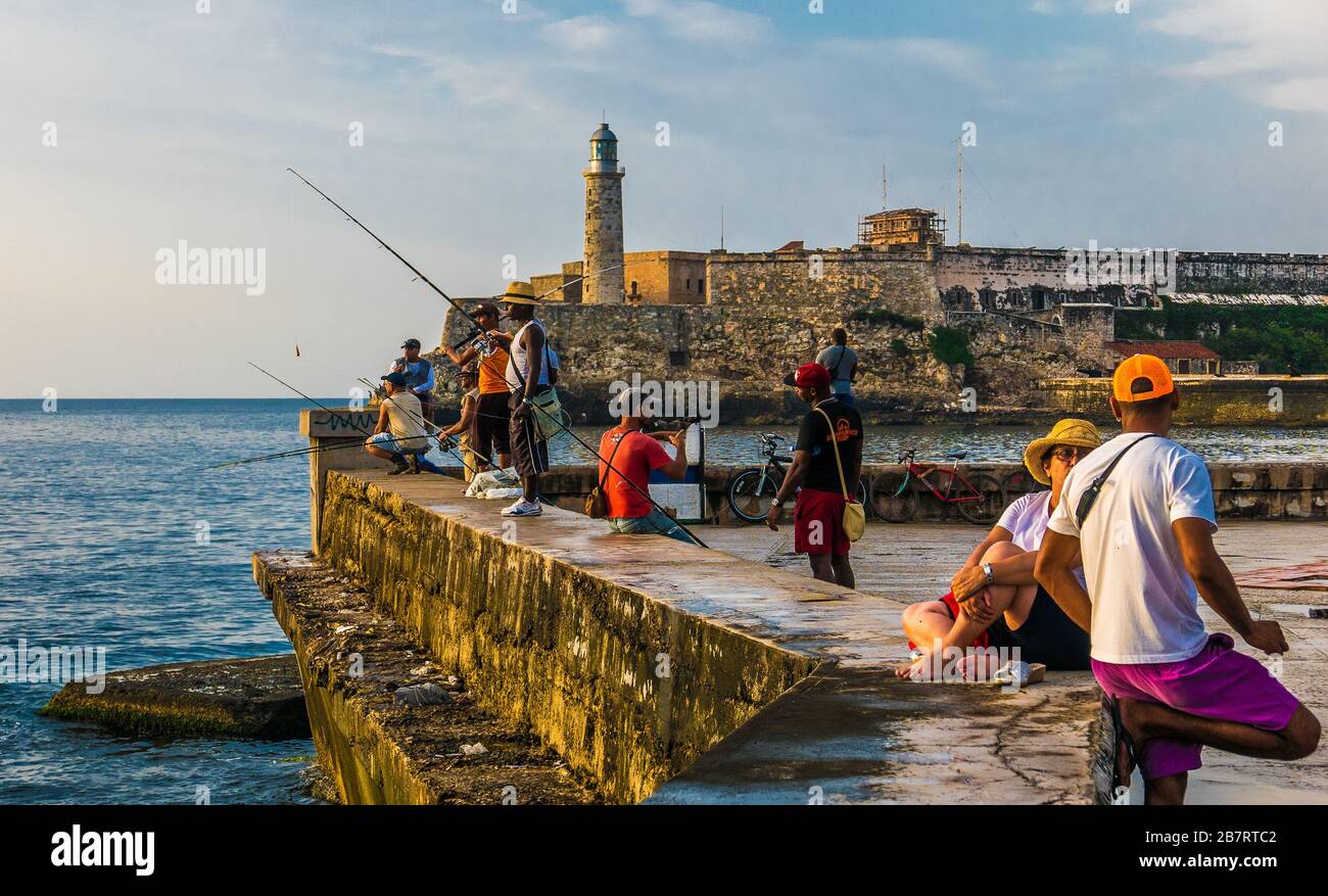 Cuban men fishing hi-res stock photography and images - Alamy