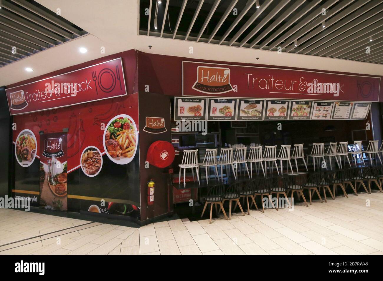 Closed snack bar hi-res stock photography and images - Alamy