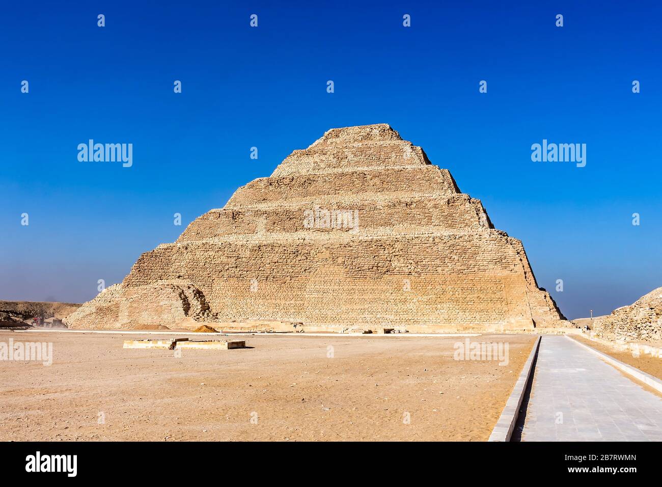Tomb built in egyptian pyramid shape hi-res stock photography and ...