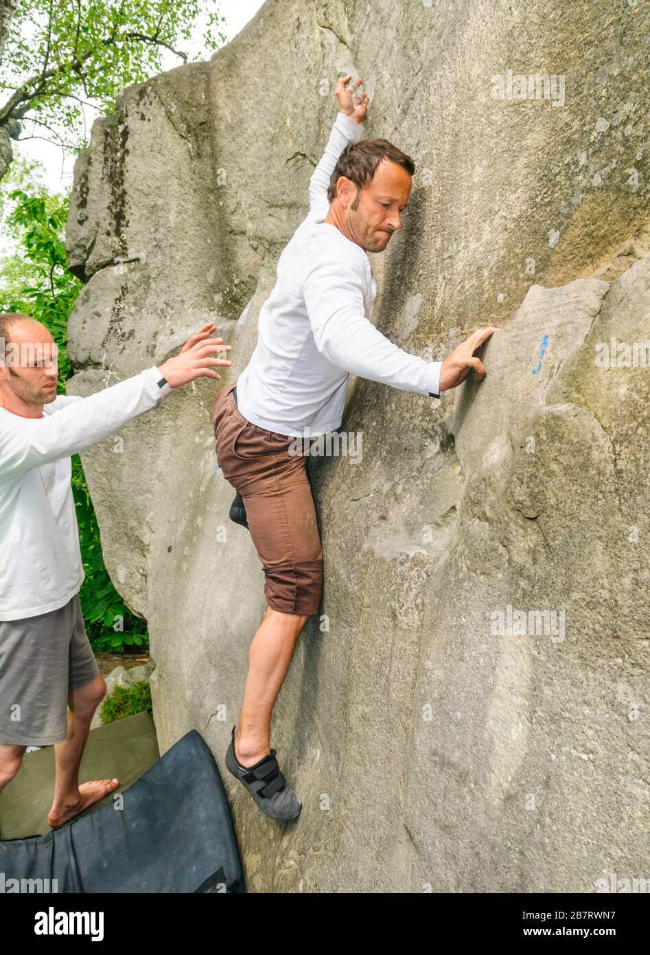 Bouldering at the rocks in the forests of Fontainebleau Stock Photo - Alamy