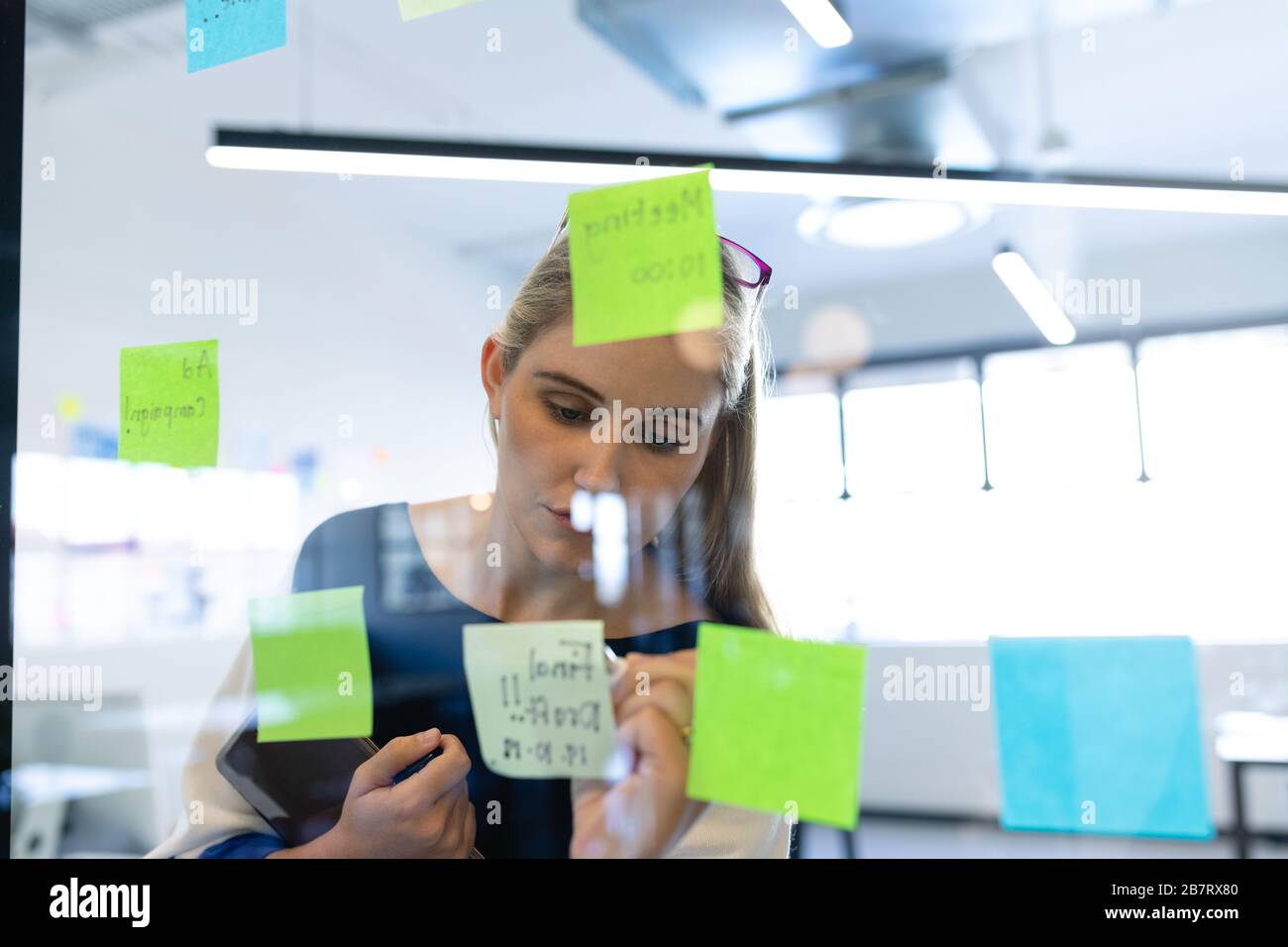 Woman writing a note hi-res stock photography and images - Alamy