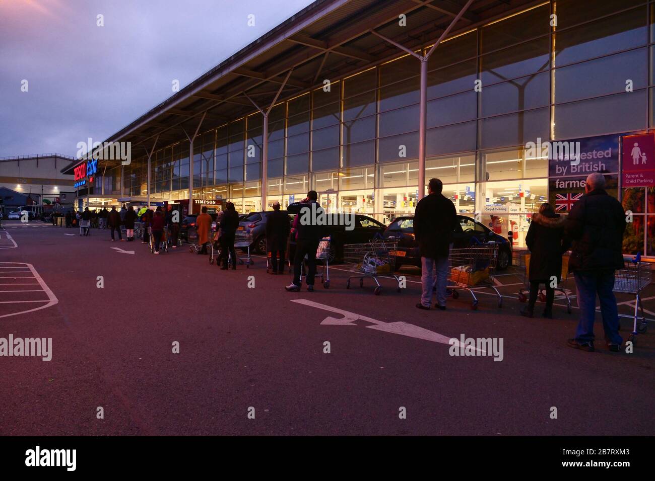 Tesco express queue hi-res stock photography and images - Alamy