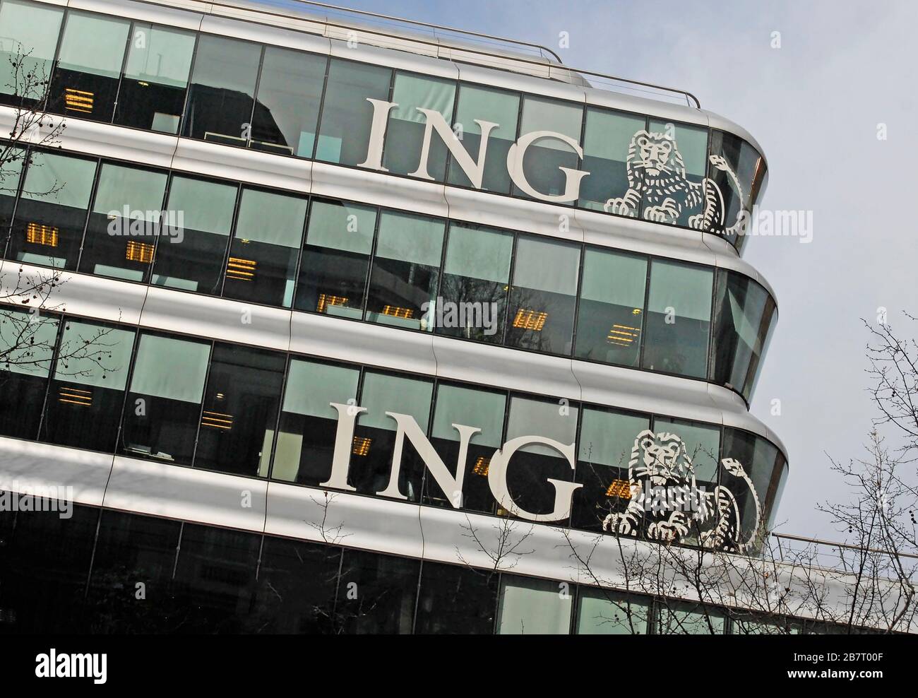 Ing glass building hi-res stock photography and images - Alamy