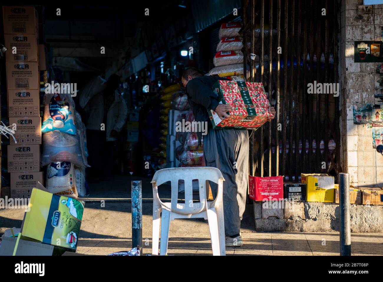Unloading trolley shopping cart hi-res stock photography and images - Alamy