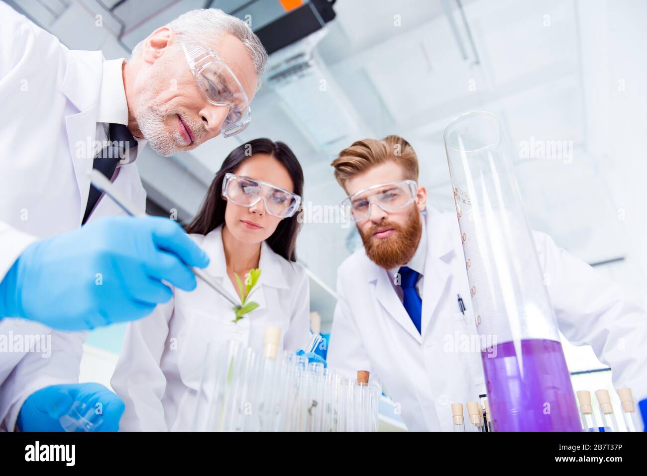 Genetic researchers dna hi-res stock photography and images - Alamy