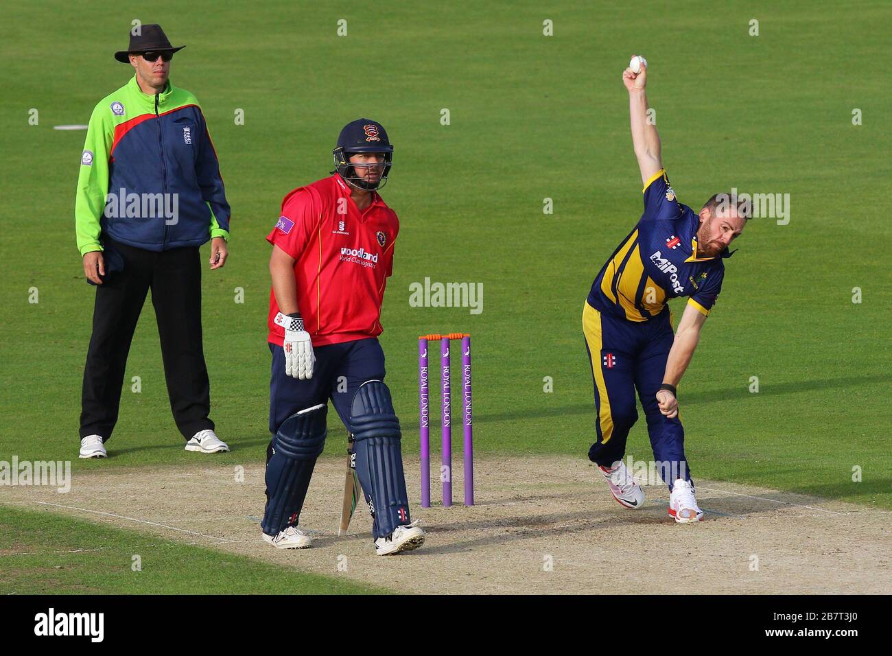 David Lloyd in bowling action for Glamorgan Stock Photo - Alamy