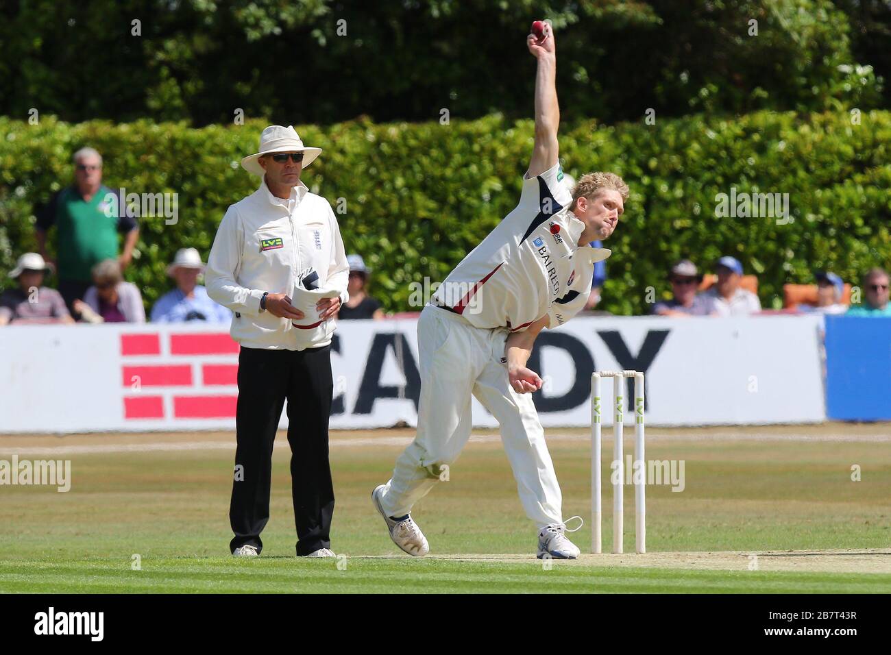 Callum Haggett in bowling action for Kent CCC Stock Photo - Alamy