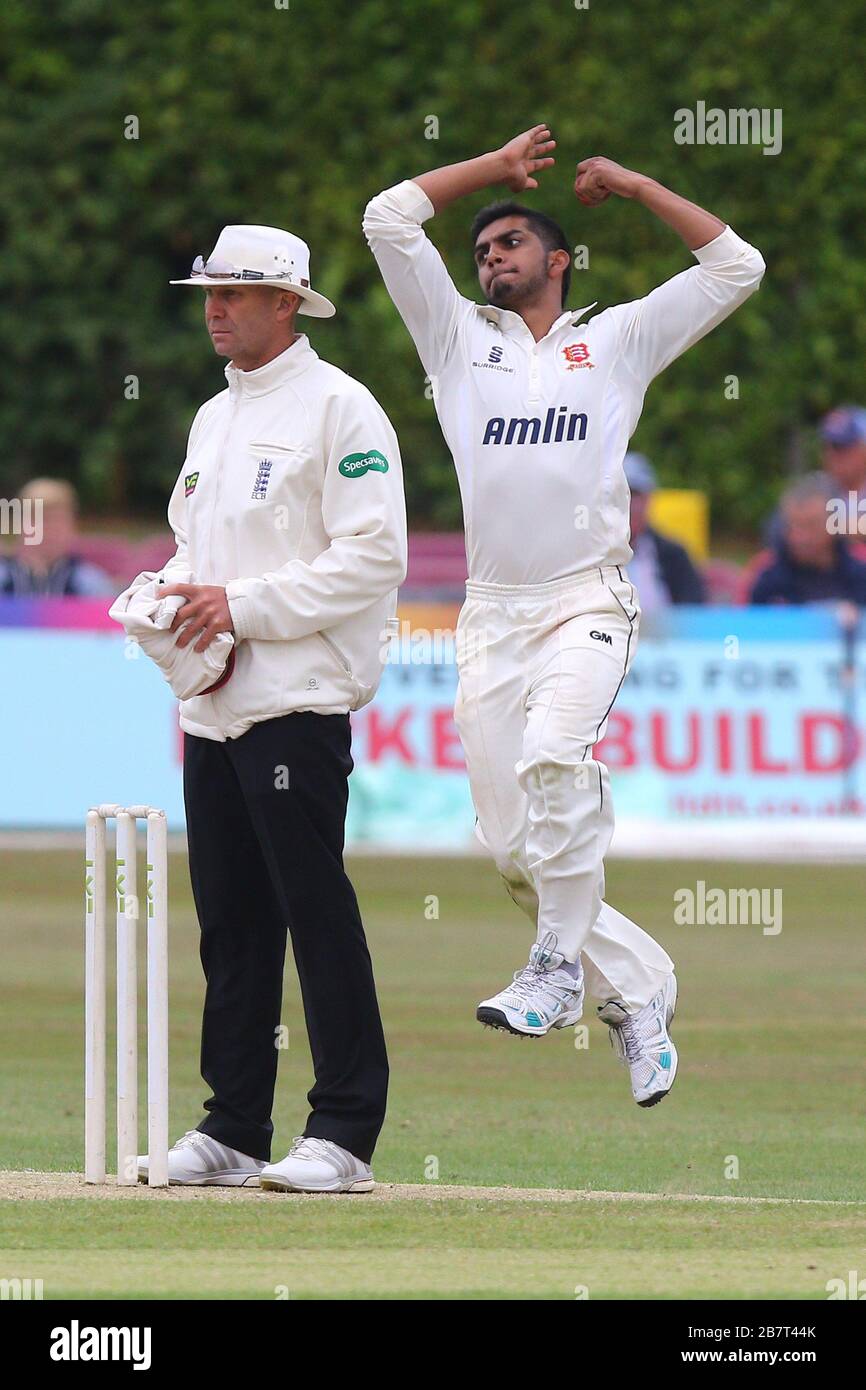 Loan signing Ravi Patel (from Middlesex) in bowling action for Essex ...