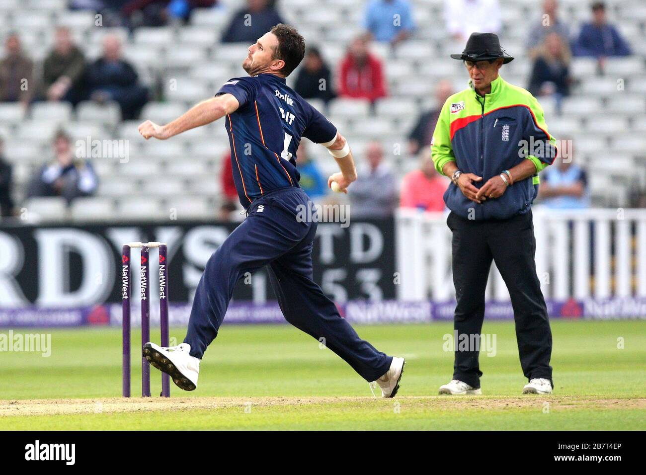 Shaun Tait in bowling action for Essex Stock Photo - Alamy