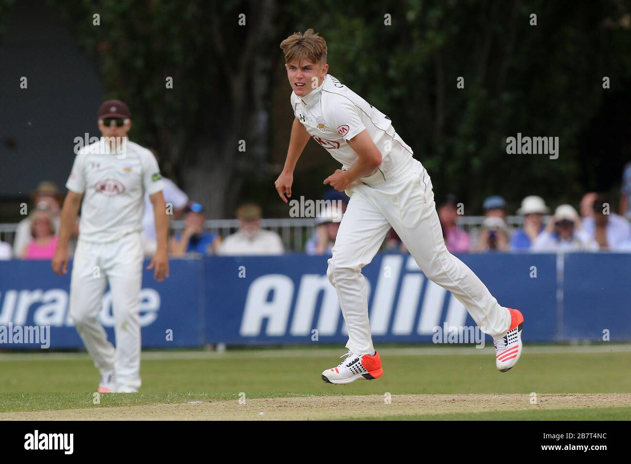 Sam Curran in bowling action for Surrey CCC Stock Photo - Alamy