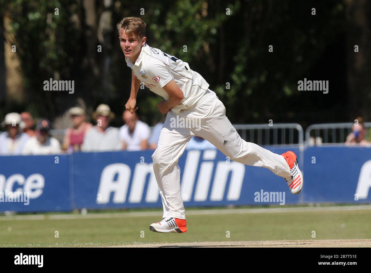 Sam curran of england bowling hi-res stock photography and images - Alamy