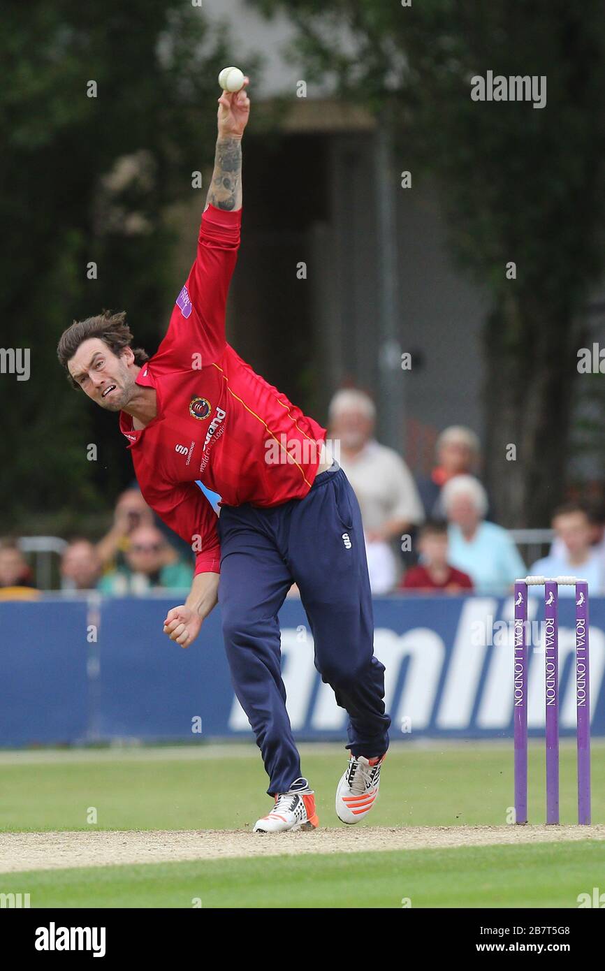 Reece Topley in bowling action for Essex Eagles Stock Photo - Alamy