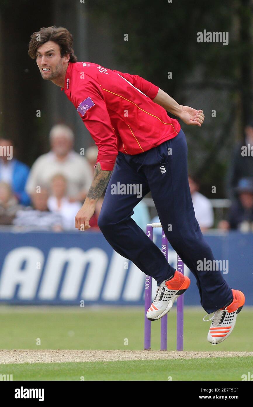 Reece Topley in bowling action for Essex Eagles Stock Photo - Alamy