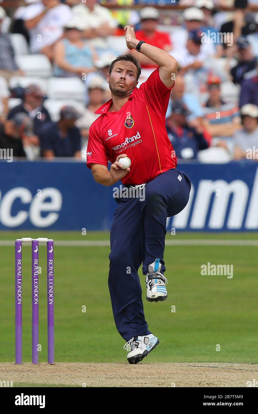 Graham Napier in bowling action for Essex Eagles Stock Photo - Alamy