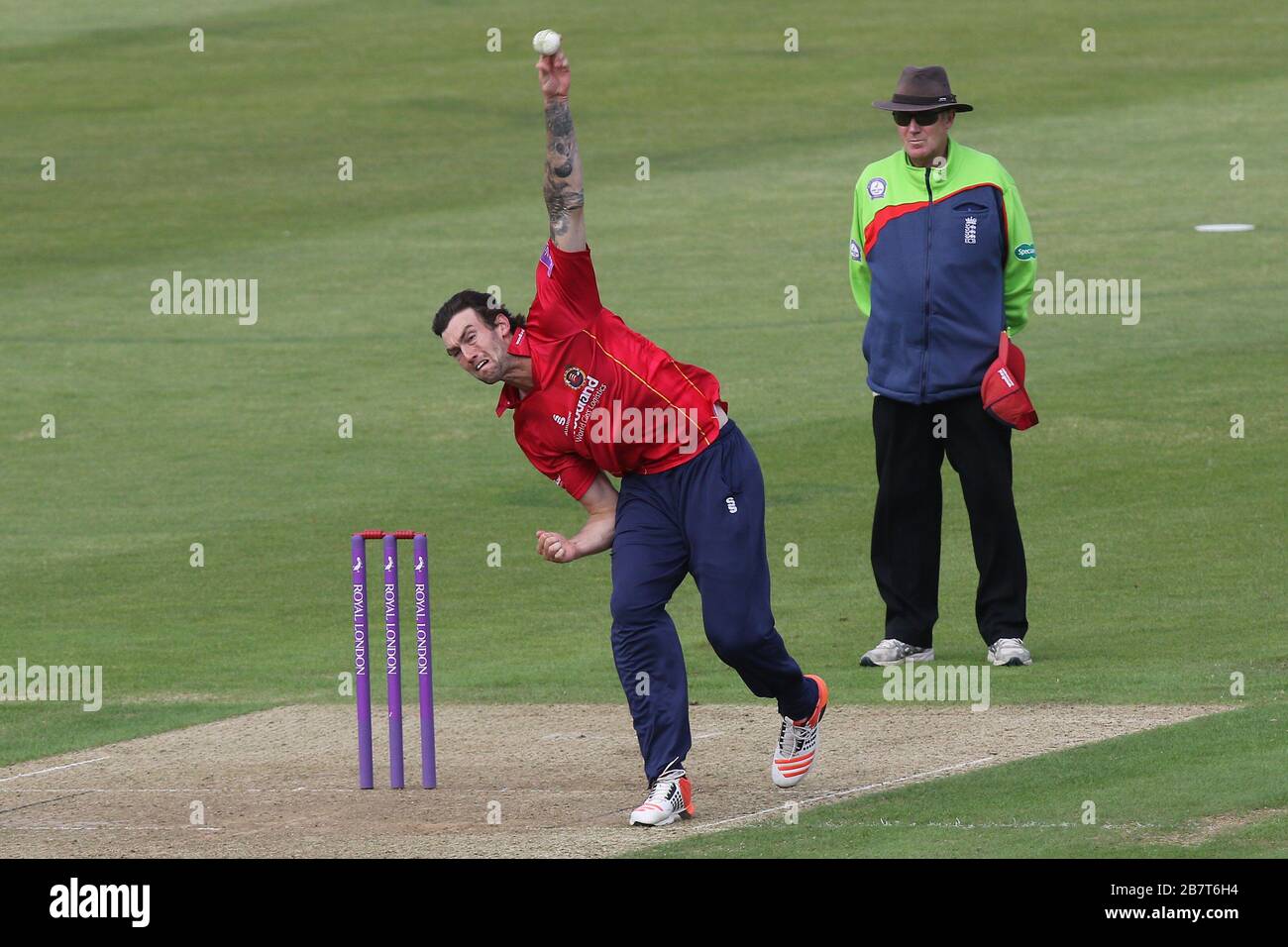 Reece Topley in bowling action for Essex Eagles Stock Photo - Alamy
