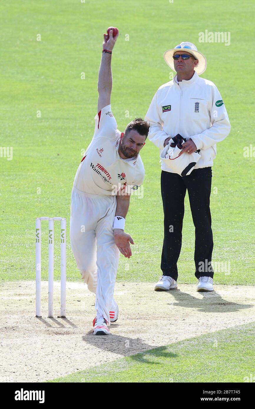 James anderson in bowling action hi-res stock photography and images ...