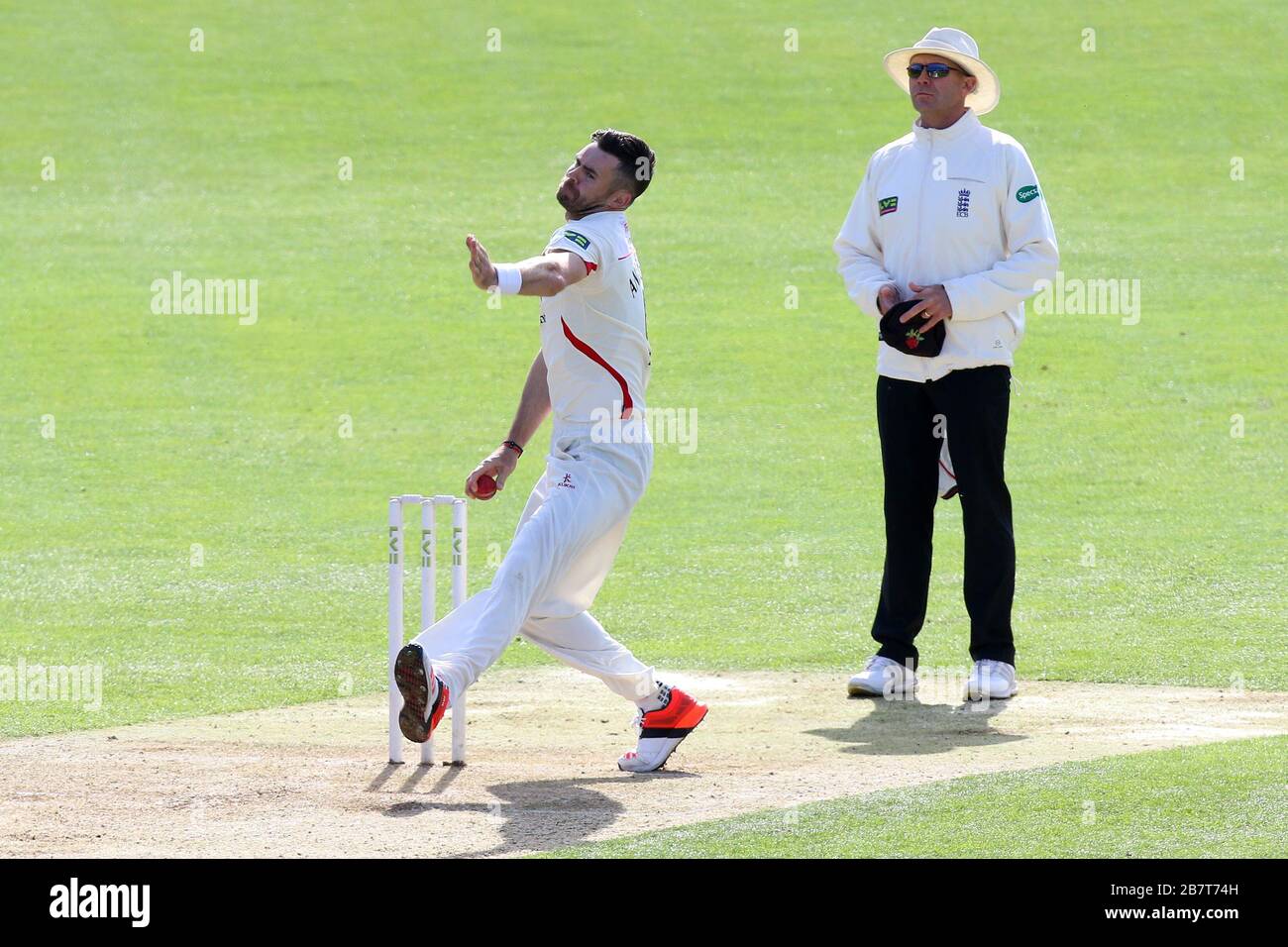 James anderson in bowling action hi-res stock photography and images ...