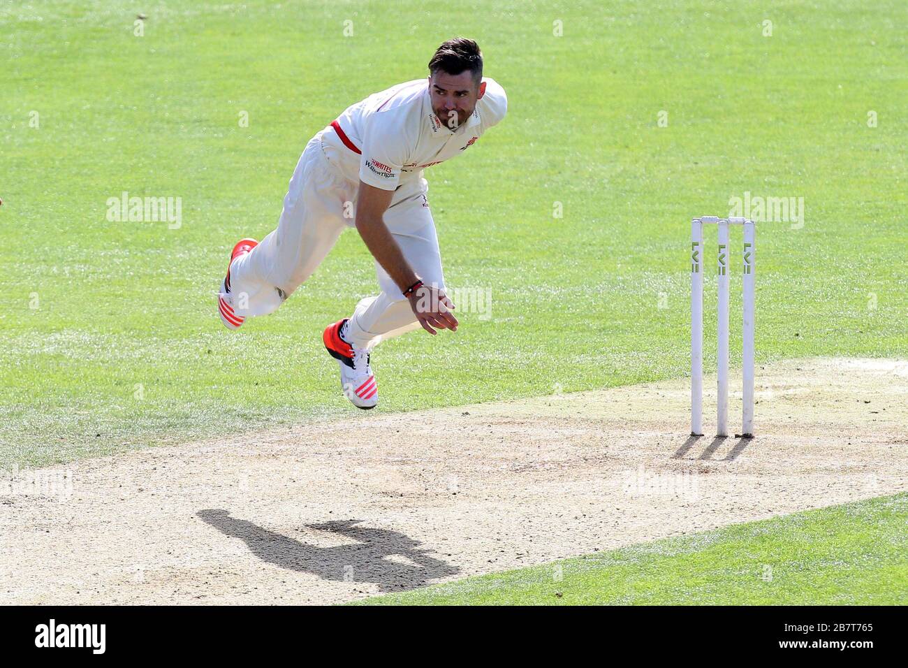James anderson in bowling action hi-res stock photography and images ...