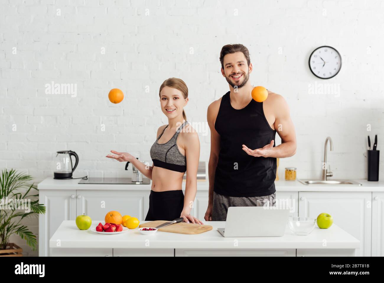 Throwing oranges hi-res stock photography and images - Alamy
