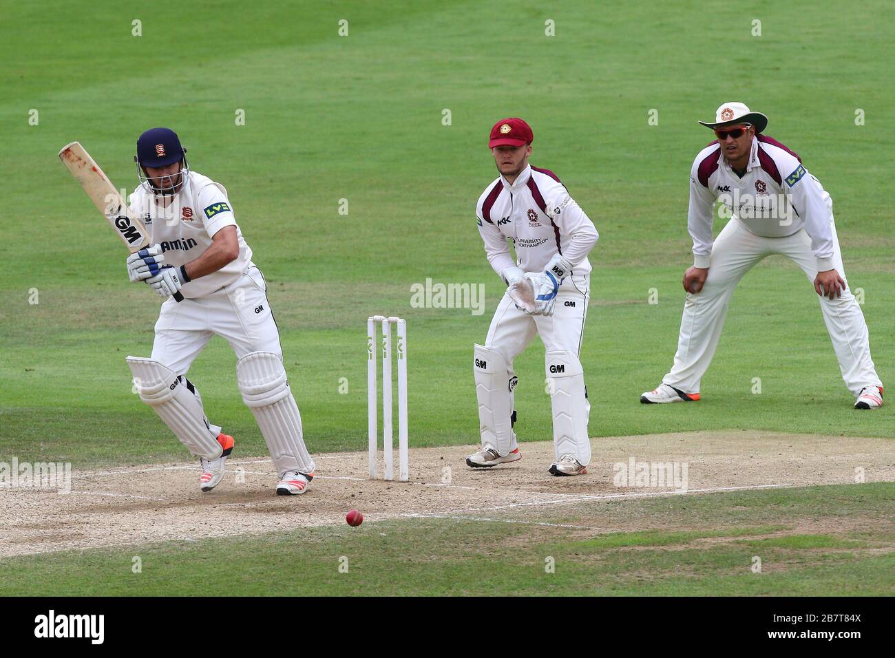 Ryan ten Doeschate in batting action for Essex CCC as Ben Duckett looks ...
