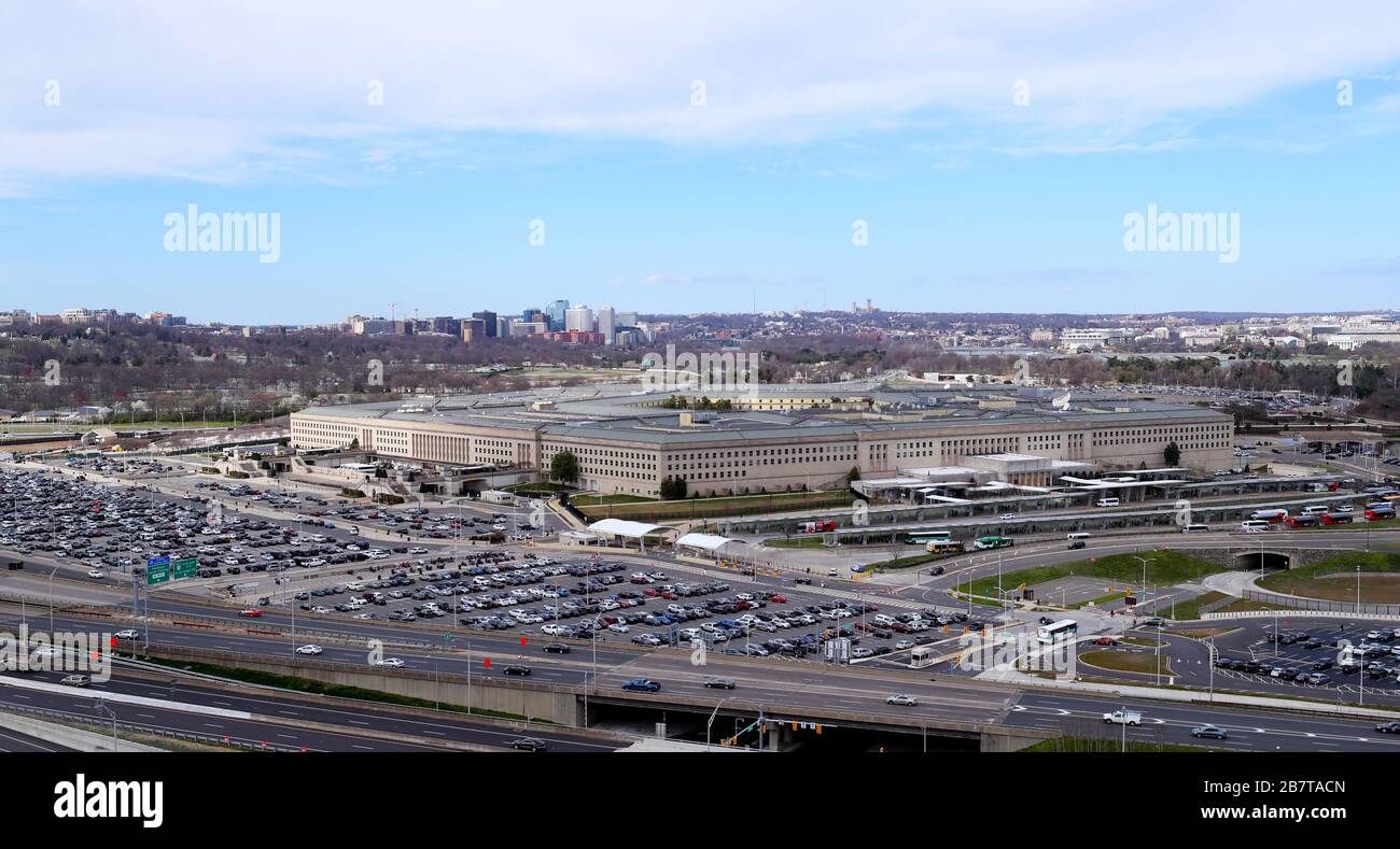 Headquarters of the us depatment of defence in washington dc hi-res ...