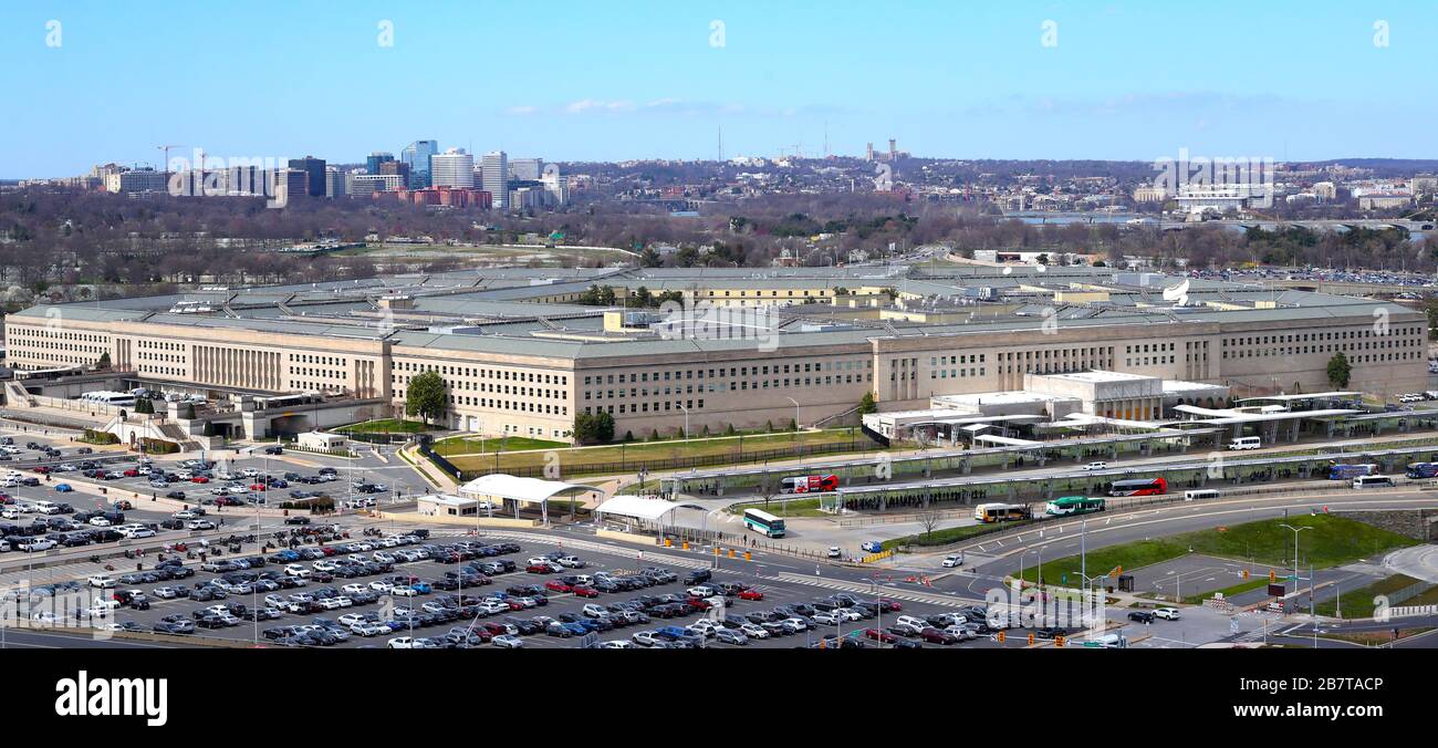 Headquarters of the us depatment of defence in washington dc hi-res ...
