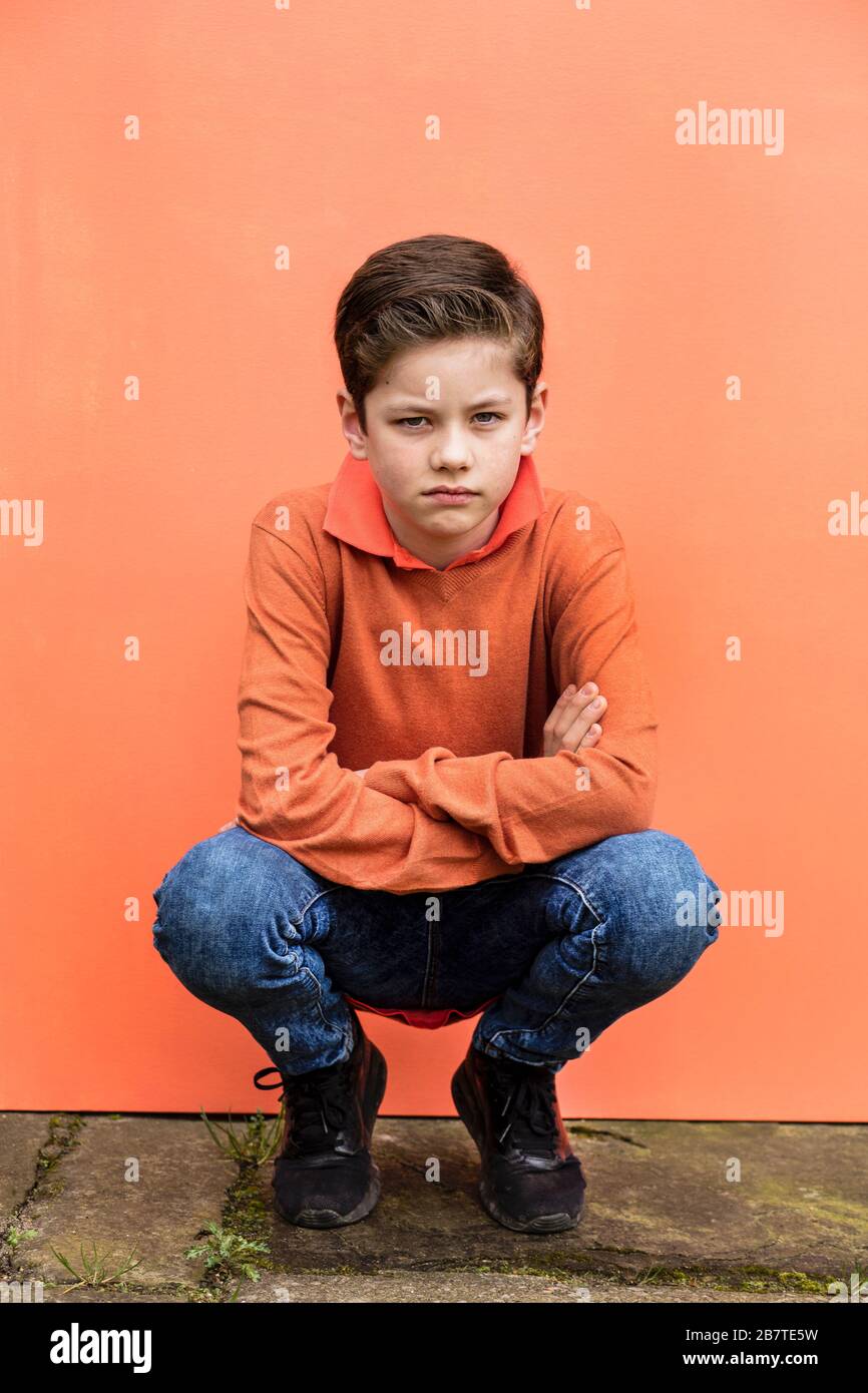 Boy looking with viewer hi-res stock photography and images - Alamy