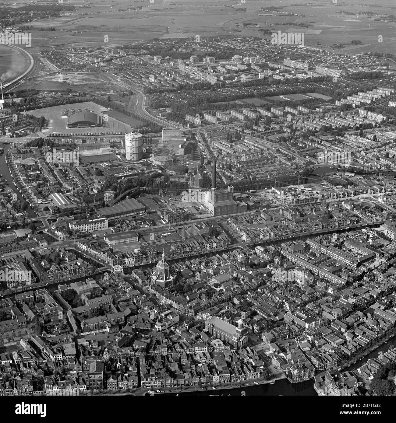 View black large old Black and White Stock Photos & Images - Alamy