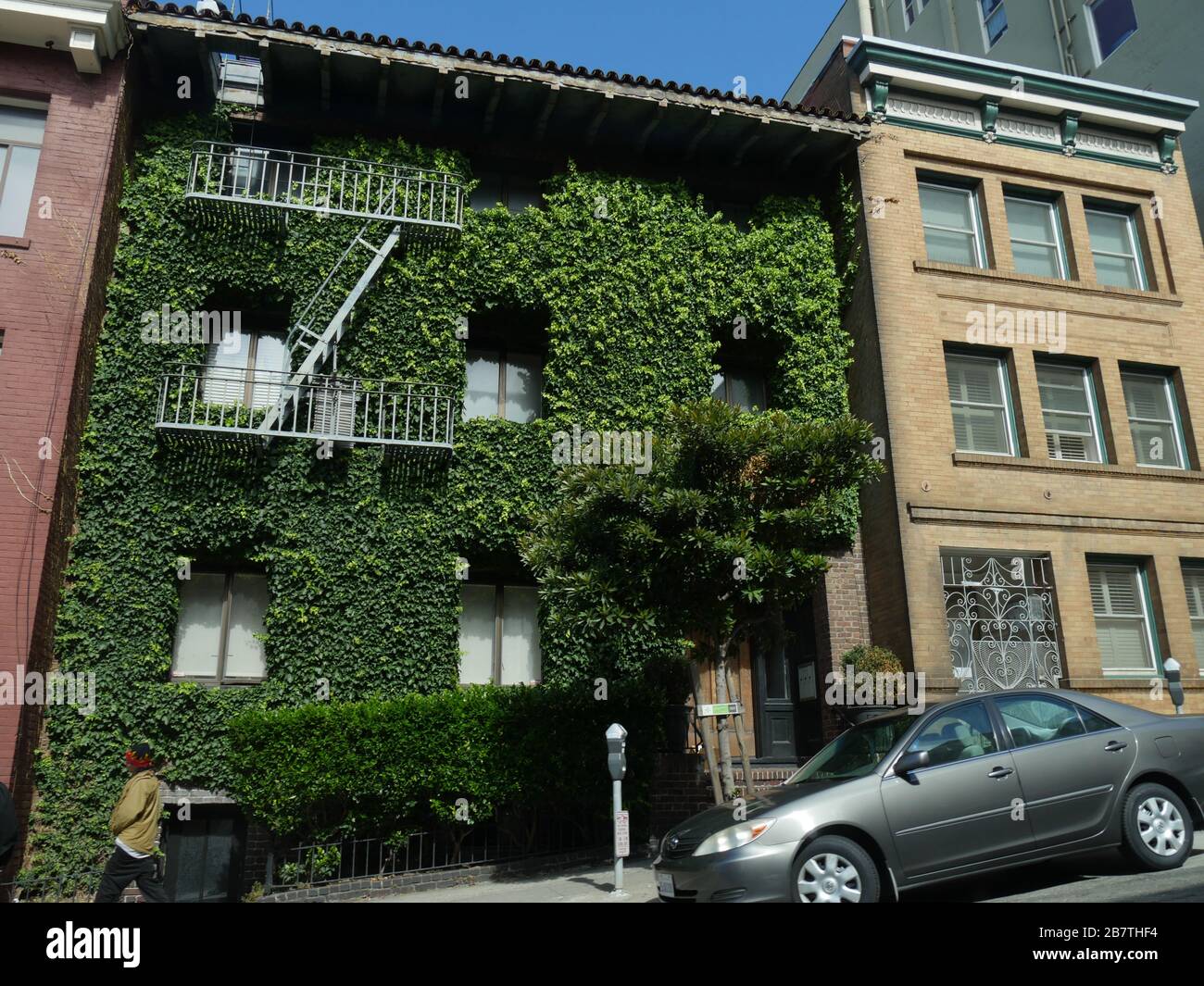San francisco sloping street hi-res stock photography and images - Alamy