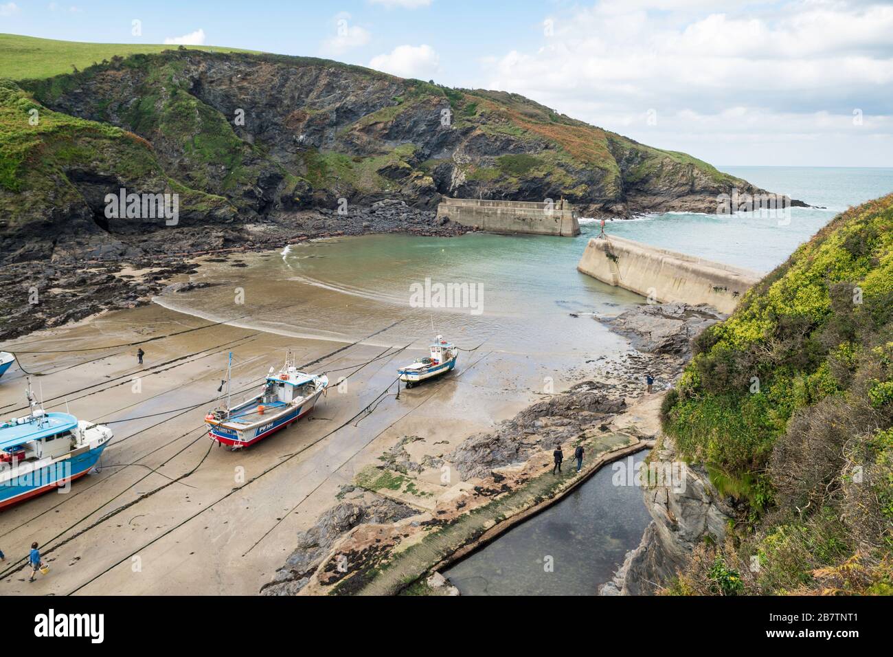 Cornwall port isaac village fishery hi-res stock photography and images ...
