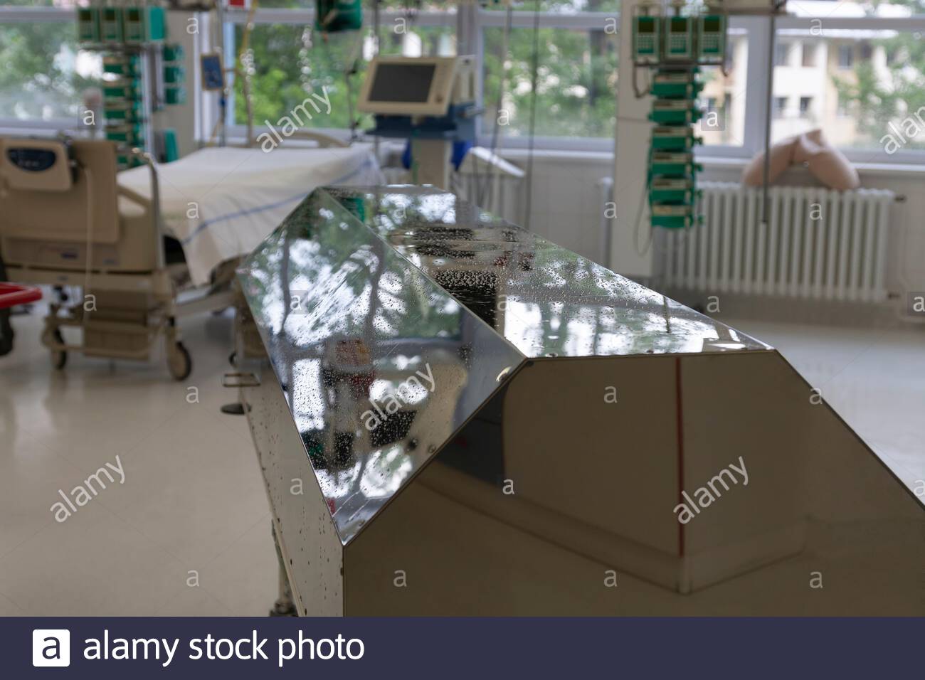 Hospital Icu Death High Resolution Stock Photography and Images - Alamy