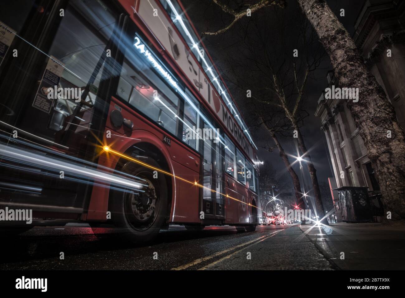 Image of a london bus hi-res stock photography and images - Alamy