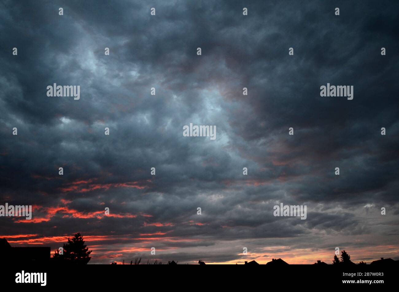 Thunder clouds hi-res stock photography and images - Alamy