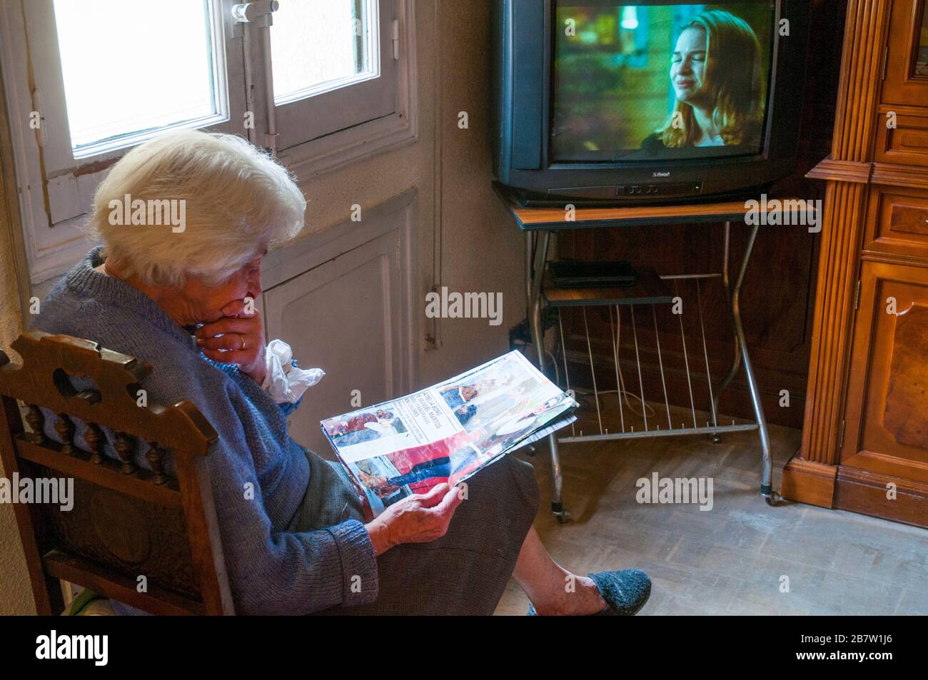 Old woman reading a magazine at home Stock Photo - Alamy