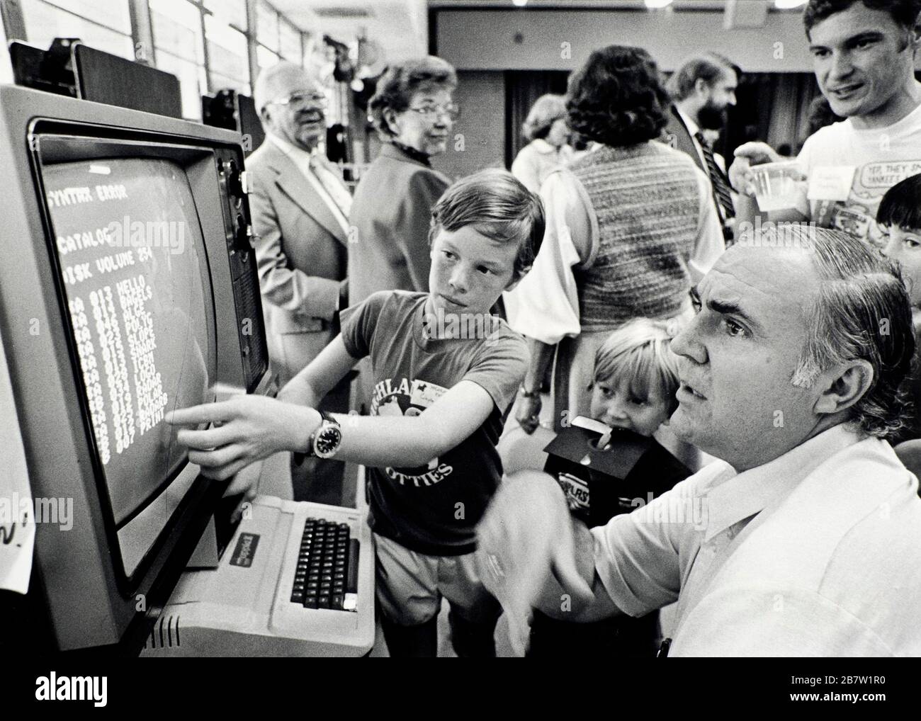 Austin Texas USA: Fifth graders teach parents how to use computers ...