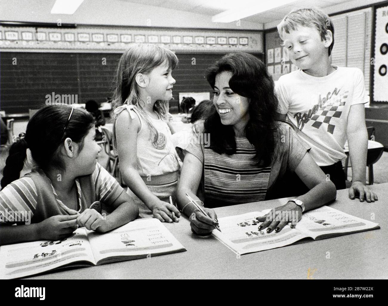 Spanish children and teacher hi-res stock photography and images - Alamy