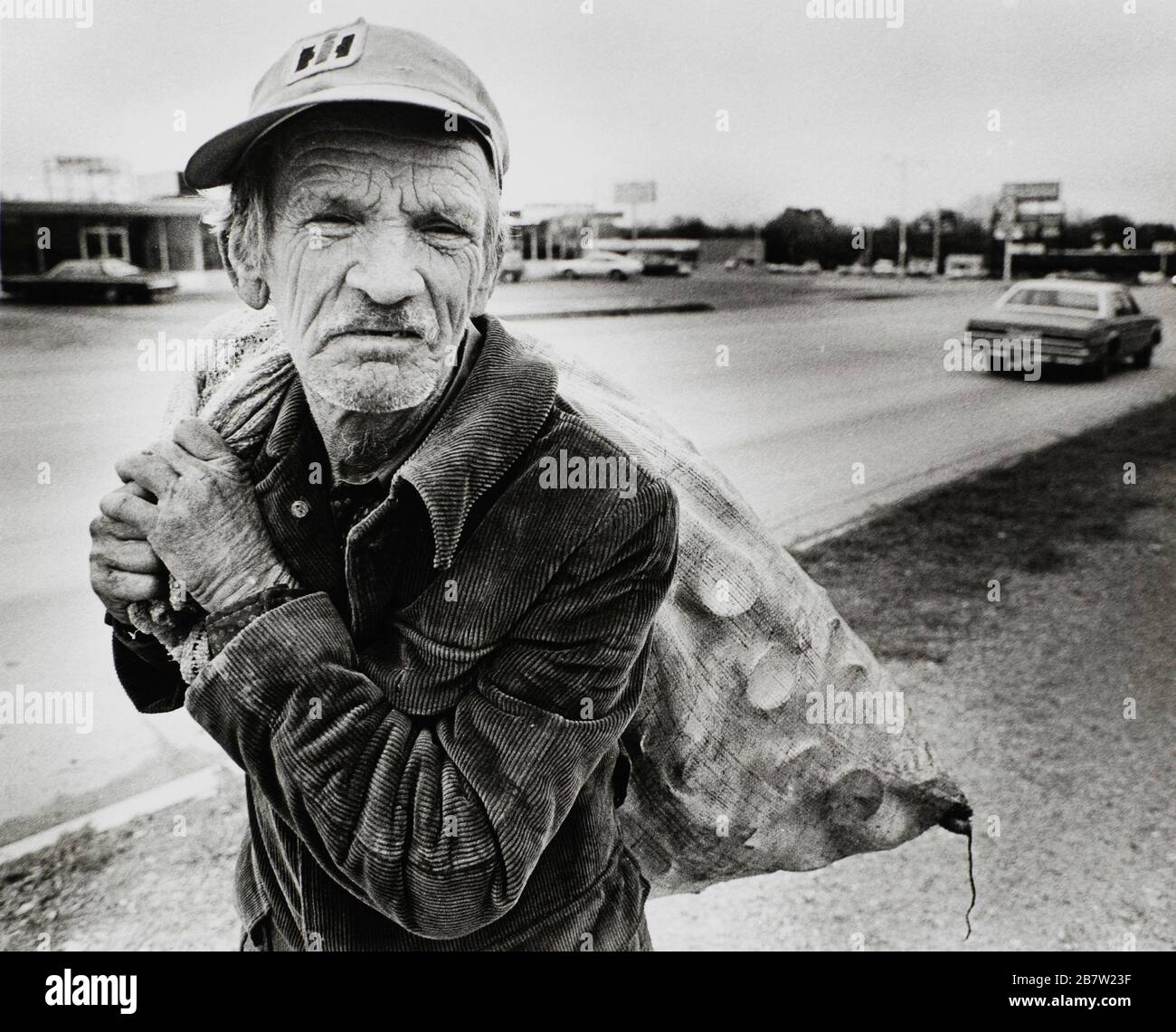 Austin, Texas USA: Transient man who collects cans, panhandles on ...