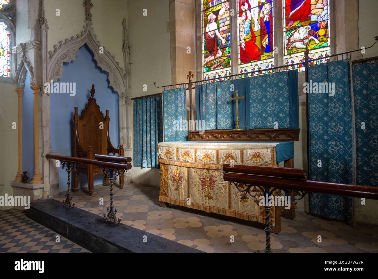 Historic interior of Washbrook church, Suffolk, England, UK altar and ...