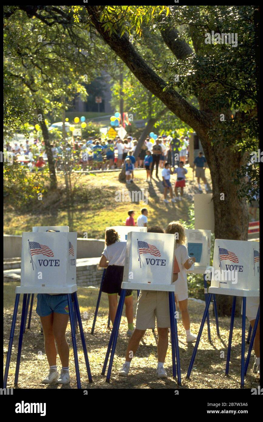 Outdoor voting booths hi-res stock photography and images - Alamy