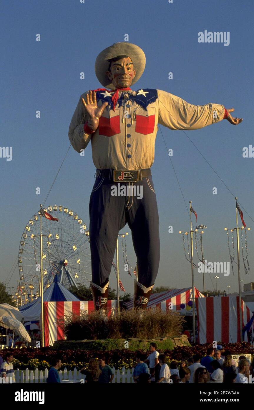 17 meter tall figure hi-res stock photography and images - Alamy
